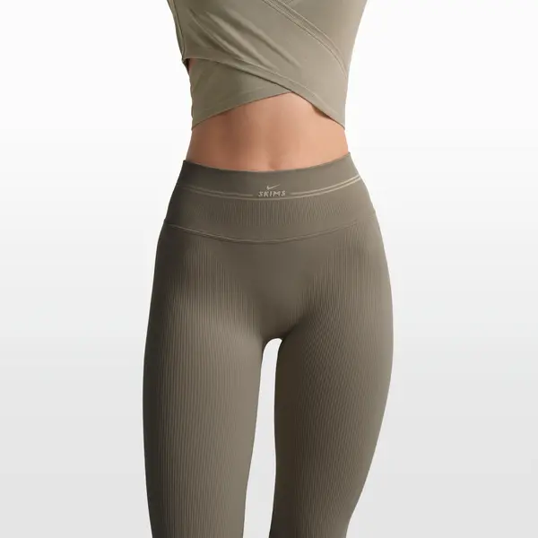 Nike Skims Ribbed Seamless 34" Straight Leggings