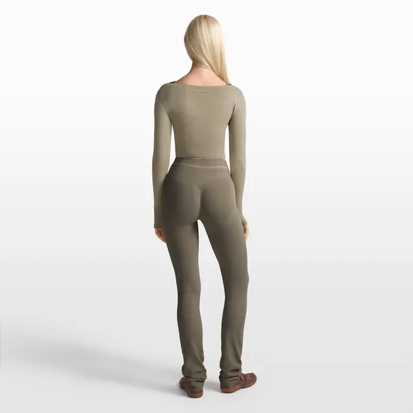 Nike Skims Ribbed Seamless 34" Straight Leggings