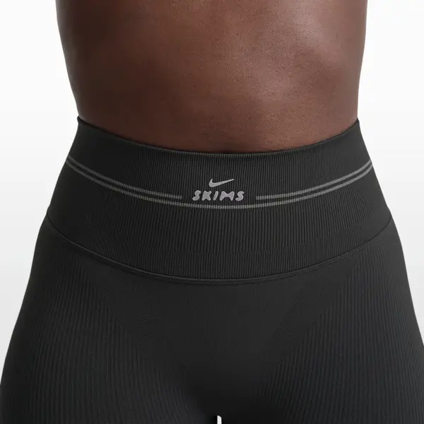 Nike Ribbed Seamless 5" Shorts