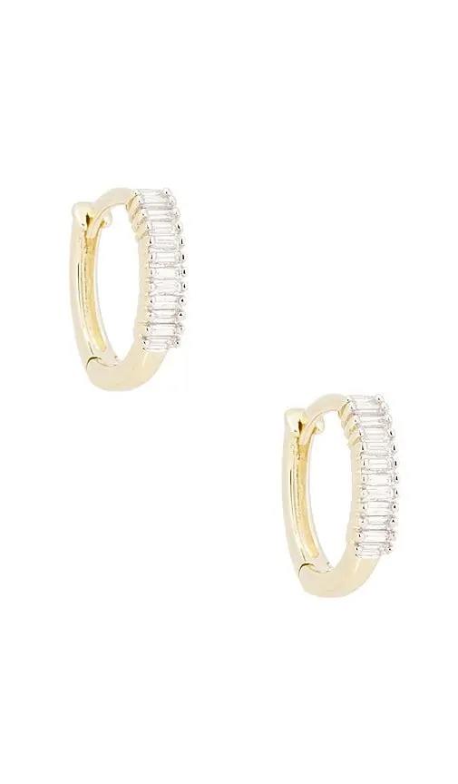 STONE AND STRAND Up And Down Baguette Diamond Huggie Earrings - Gold & Diamond