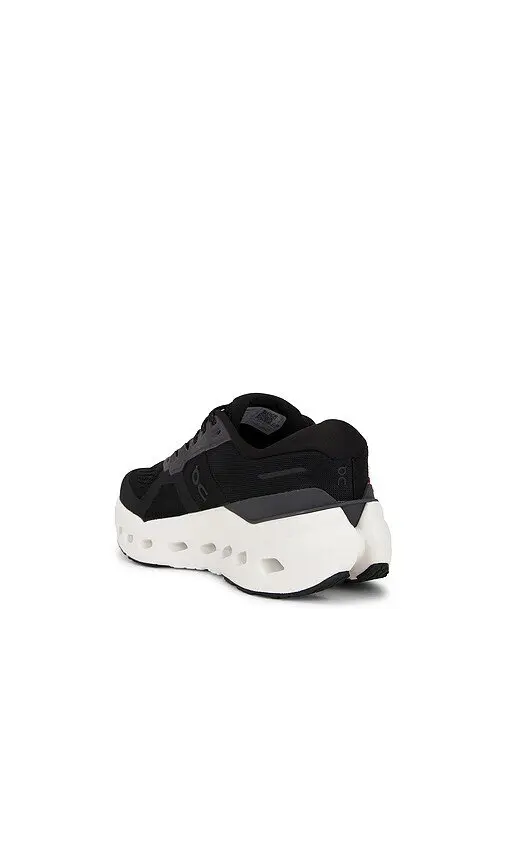 On Cloudrunner 3 - Black & Ivory
