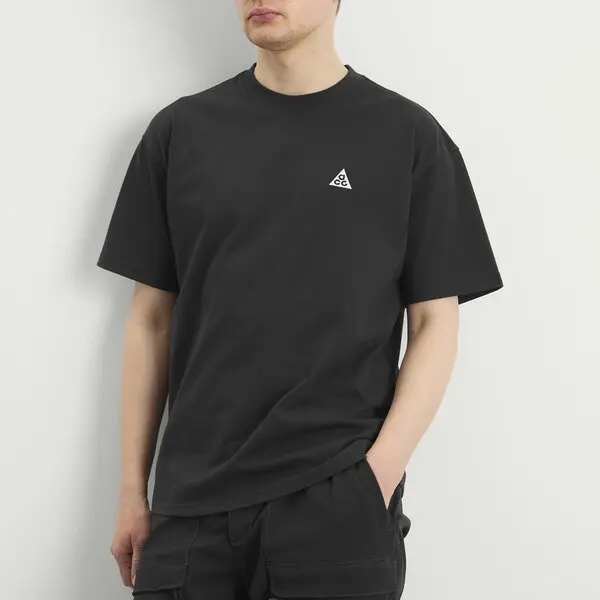 Nike Chest Logo T-shirt - Black