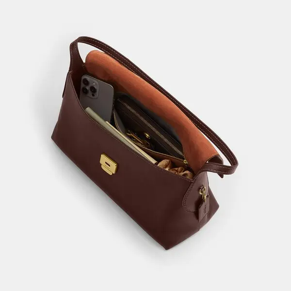 COACH Chelsea Shoulder Bag 36 In Natural Grain Leather - Brass/maple