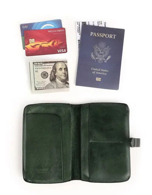 OLD TREND Leeds Genuine Leather Bifold Passport Holder - Kale