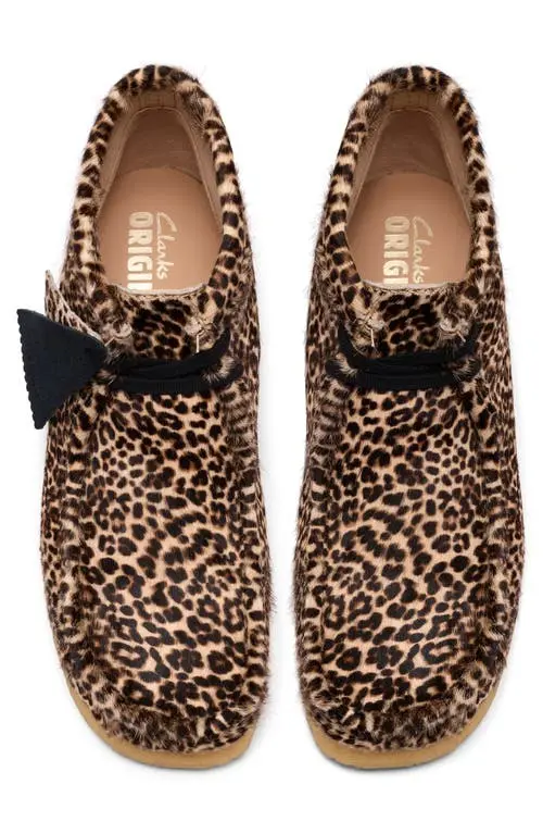 Clarks Wallabee Chukka Boots In Calf Hair - Leopard Print