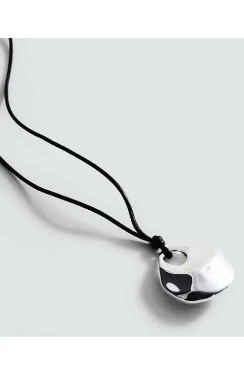 Mango Metal Pendant Necklace - Silver
