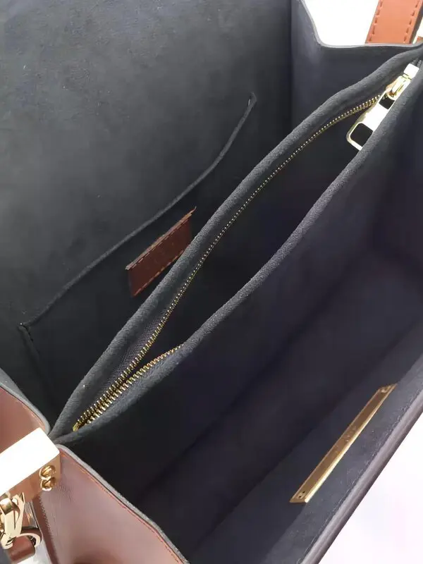 LOUIS VUITTON 2021s Mm Dauphine Monogram Shoulder Bag