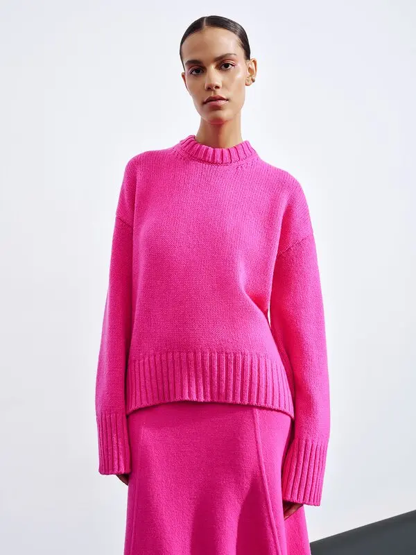 GWYN Crewneck Rounded Sweater