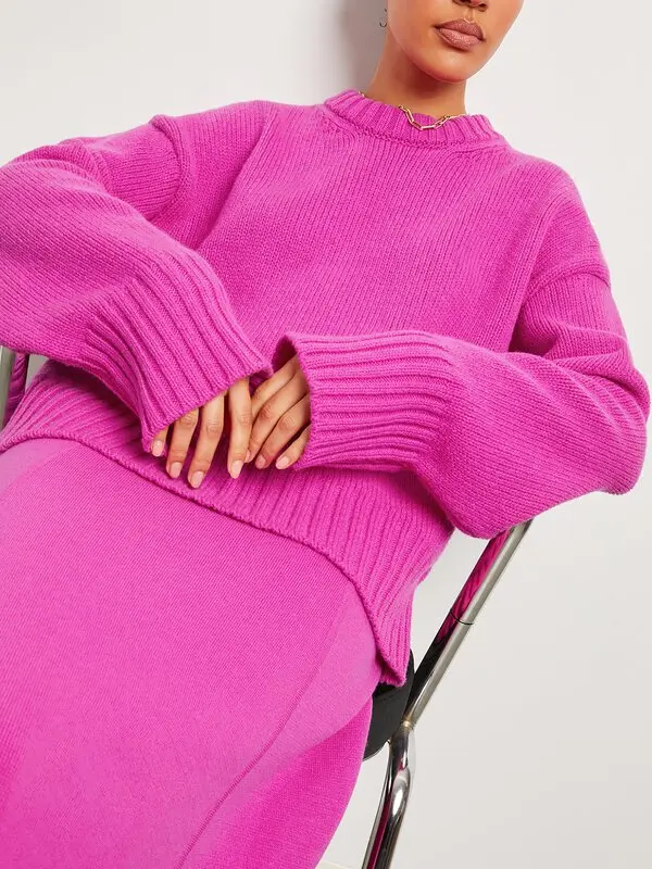 GWYN Crewneck Rounded Sweater