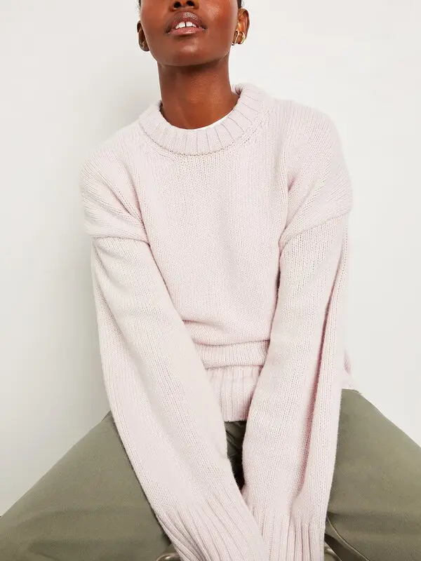 GWYN Crewneck Rounded Sweater