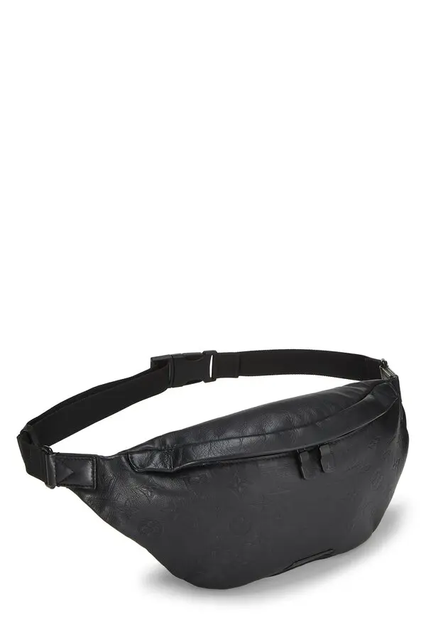 LOUIS VUITTON Monogram Shadow Discovery Bumbag - Black