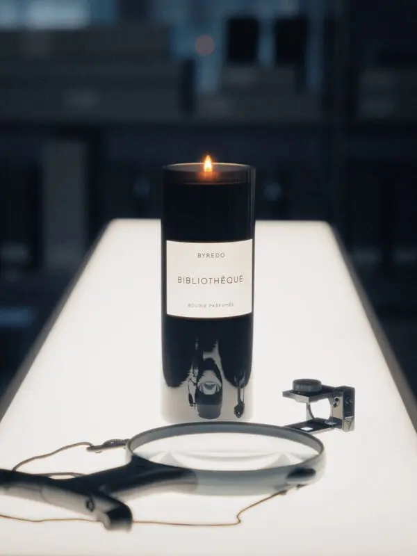 Byredo Bibliothèque Scented Candle 400gr - Red
