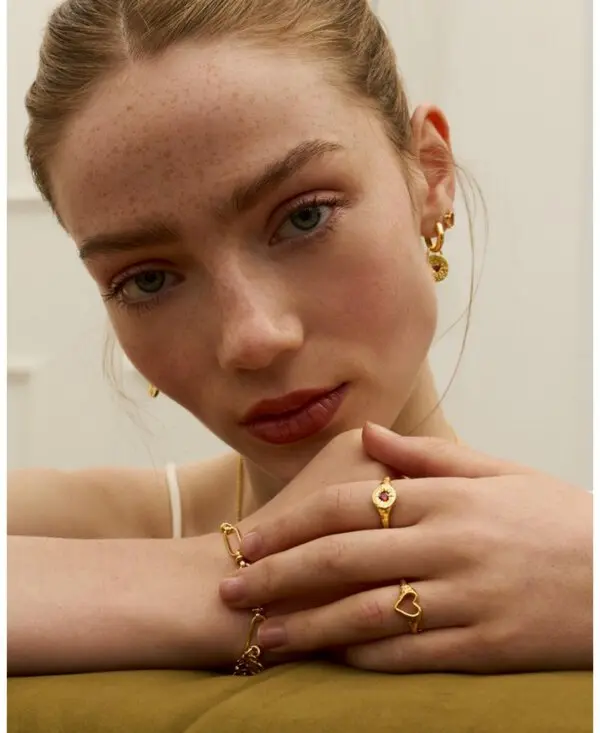 OTTOMAN HANDS Garnet Heart Ring