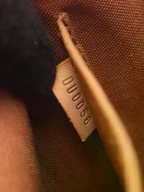 LOUIS VUITTON 2006 Monogram Bosphore Messenger Gm