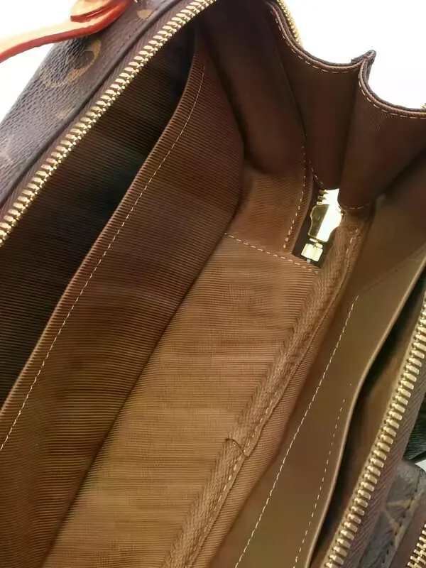 LOUIS VUITTON 2021 Utility Crossbody Bag