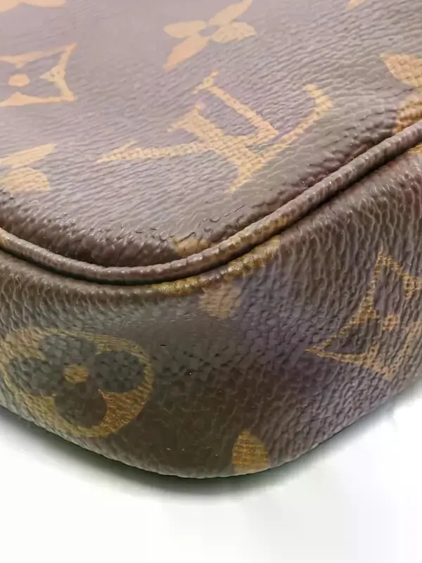 LOUIS VUITTON 2000 Pochette Accessoires Monogram Shoulder Bag