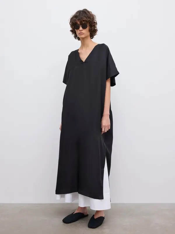 HOUSE OF DAGMAR Silk Kaftan - Black