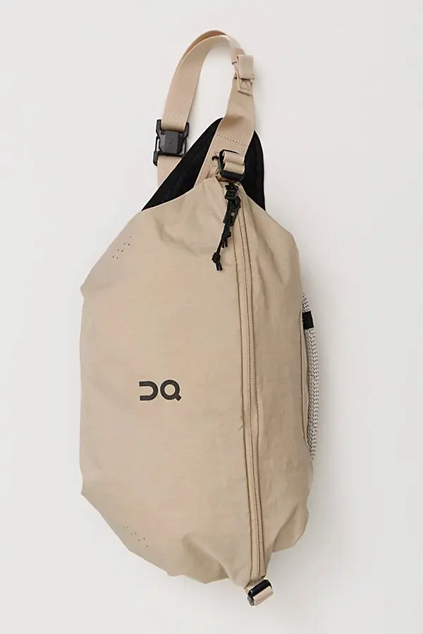 On 9l Sling Bag - Sand Black