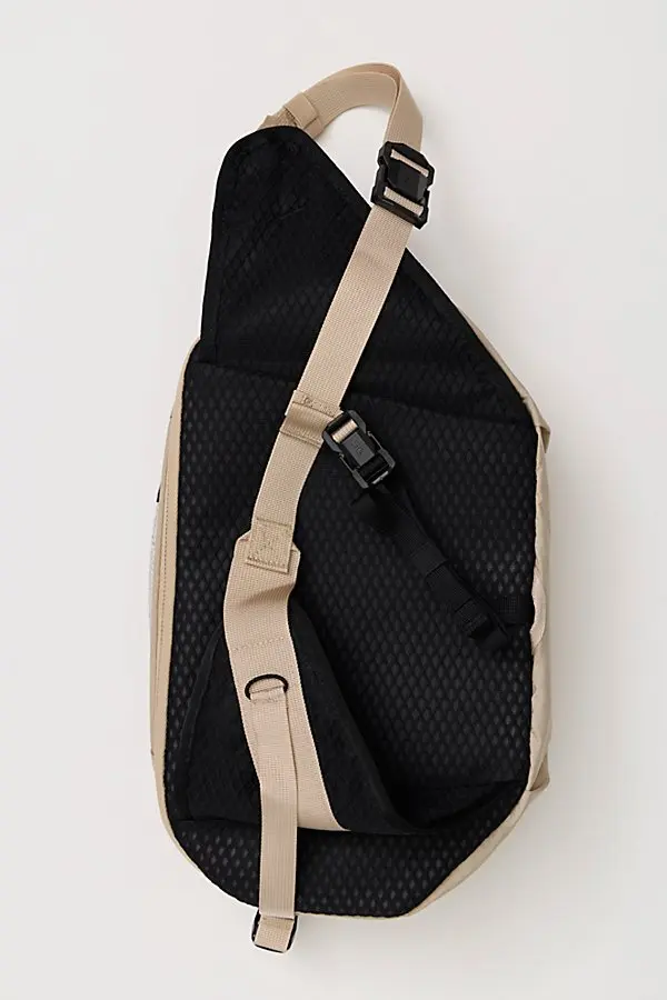 On 9l Sling Bag - Sand Black