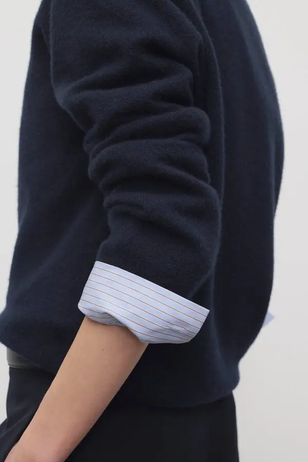 THE ROW Numi V-neck Cashmere Sweater