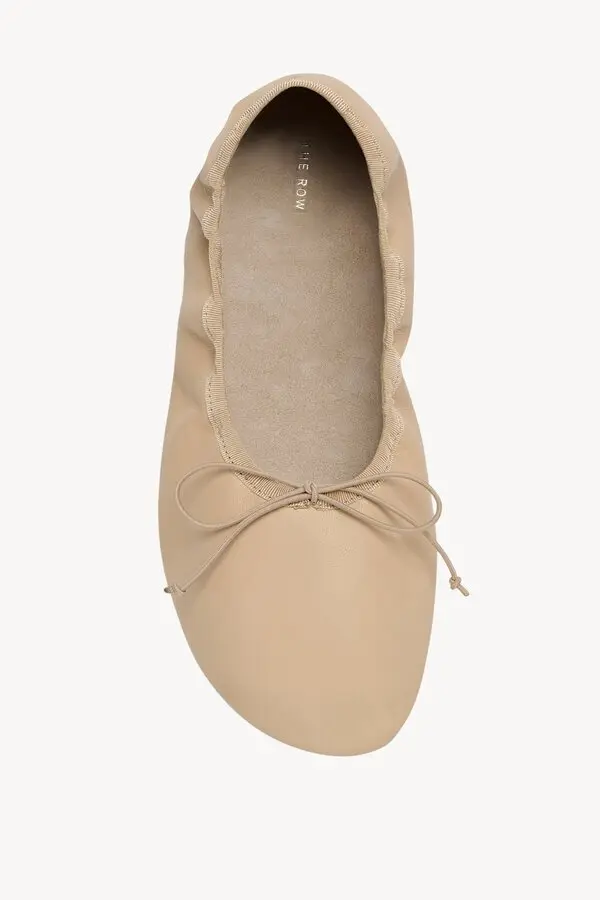 THE ROW Round Ballet Flat - Vanilla