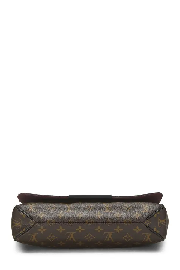 LOUIS VUITTON Monogram Macassar District