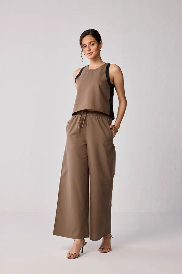 REISTOR Matching Set With Wide-leg Pants And Colorblock Top - Brown