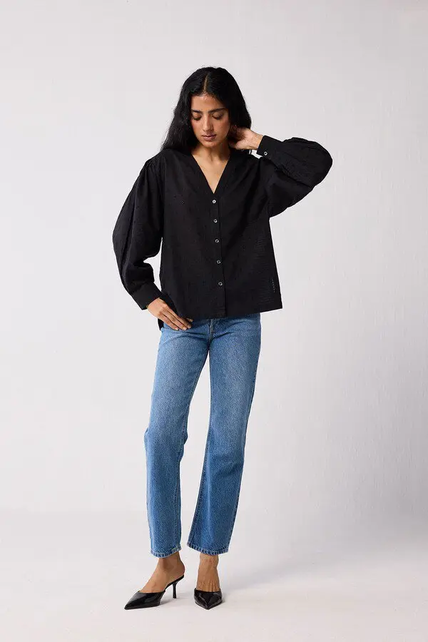 REISTOR Embroidered Shirt With Long Balloon Sleeves In Black - Red