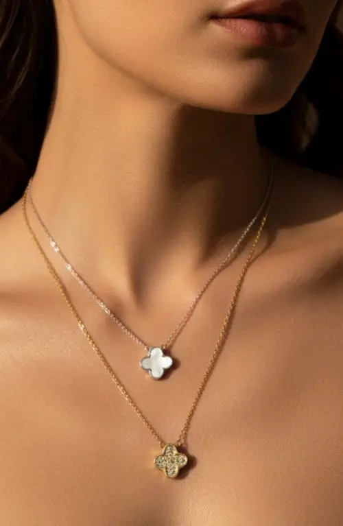 MACRAE & CO. Single Clover Reversible Pendant Necklace - Gold