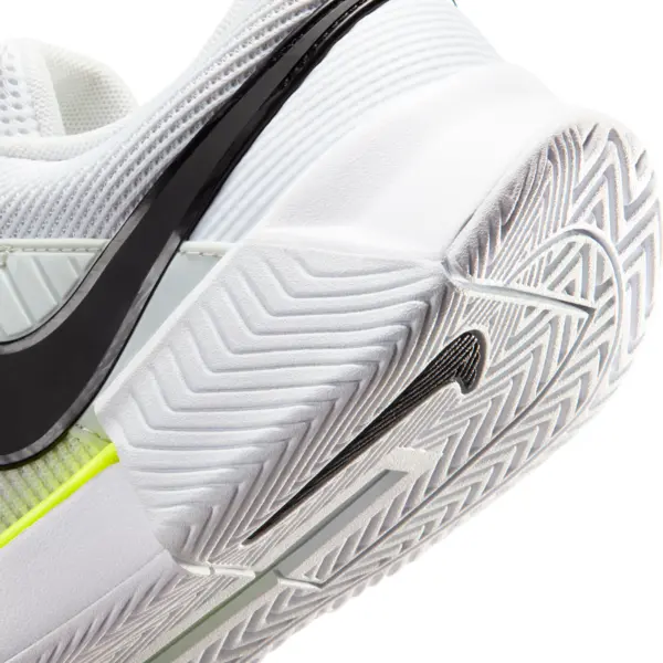 Nike Gp Challenge 1.5 Hard Court Tennis Shoes - White