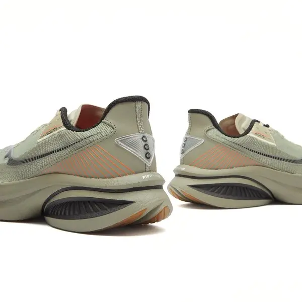 Saucony Endorphin Azura Sneaker