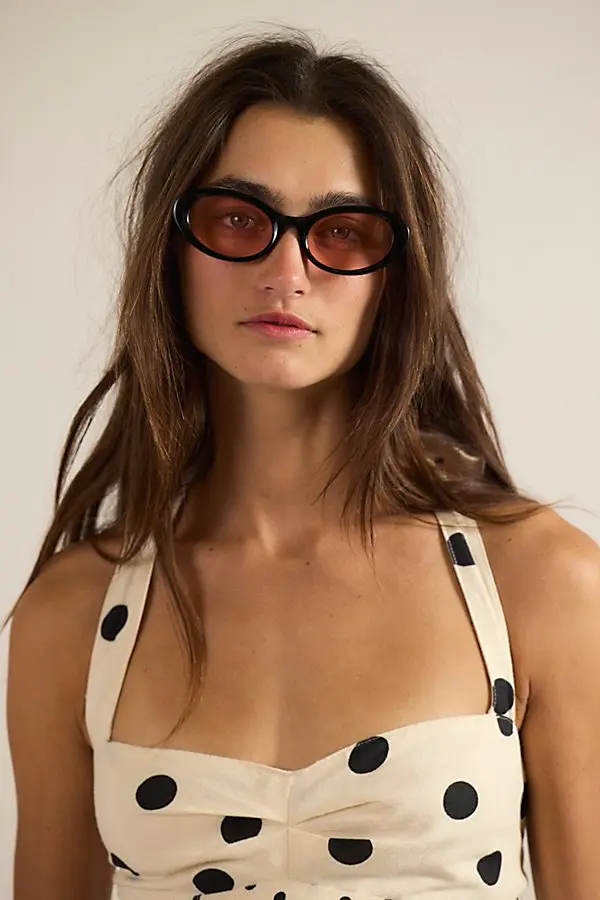Free People Mae Oval Sunglasses - Black/grapefruit