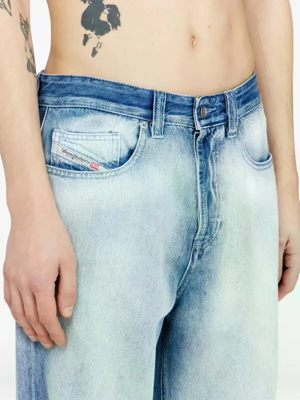 DIESEL® 2001 D-macro Straight Jeans