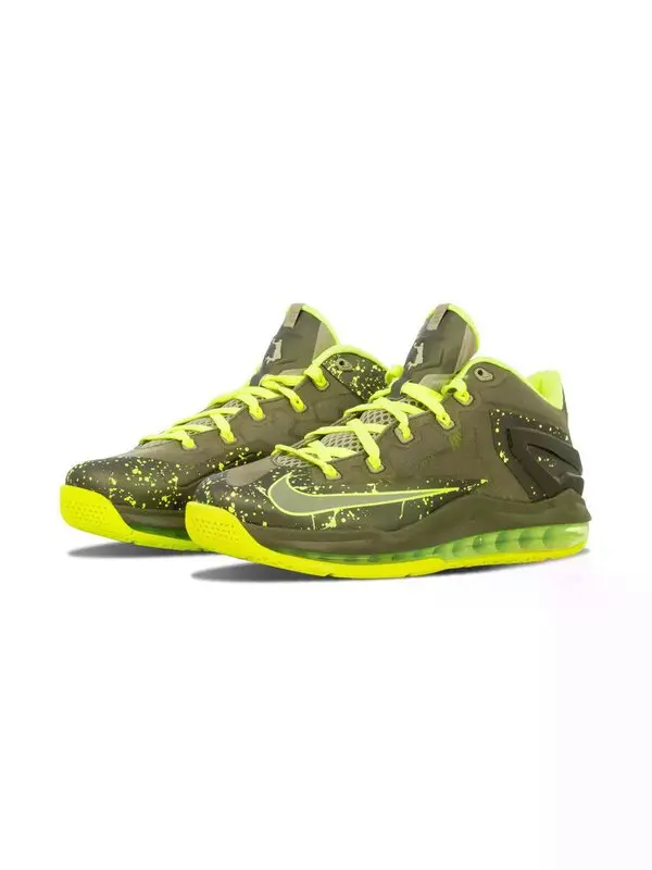 Nike Max Lebron 11 Low Sneakers