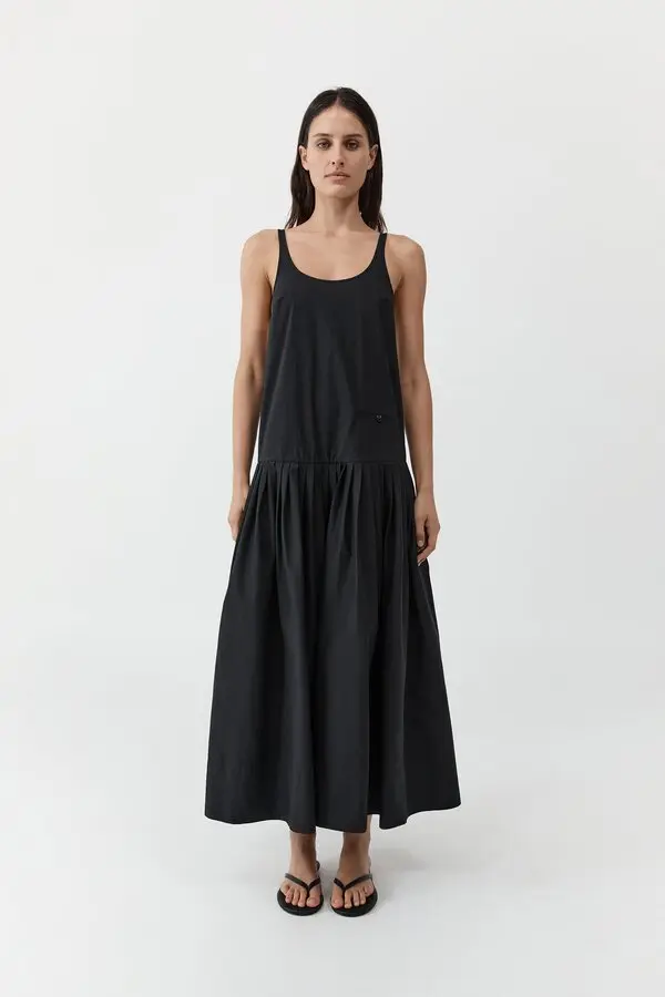 ST AGNI Relaxed Pleat Maxi Dress - Black