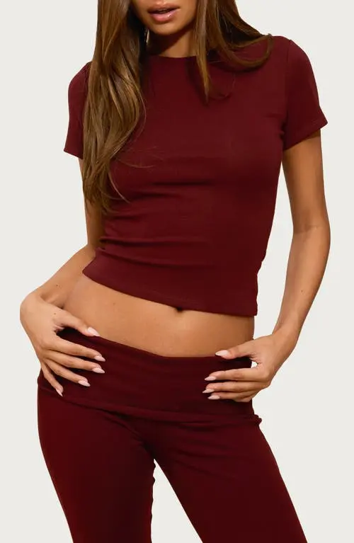 EDIKTED Emelia Fitted Stretch Cotton T-shirt - Burgundy