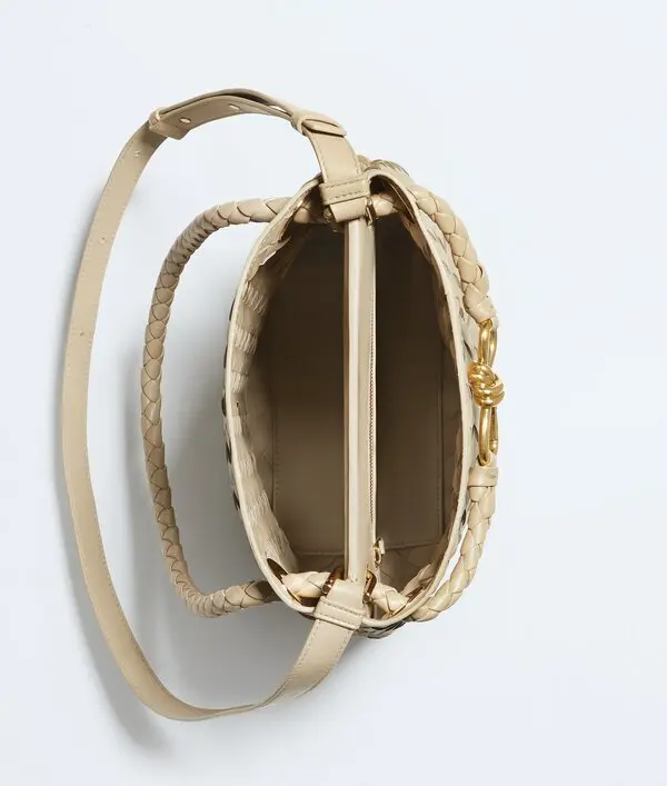 Bottega Veneta Small Intrecciato Leather Bucket Bag - Ecru