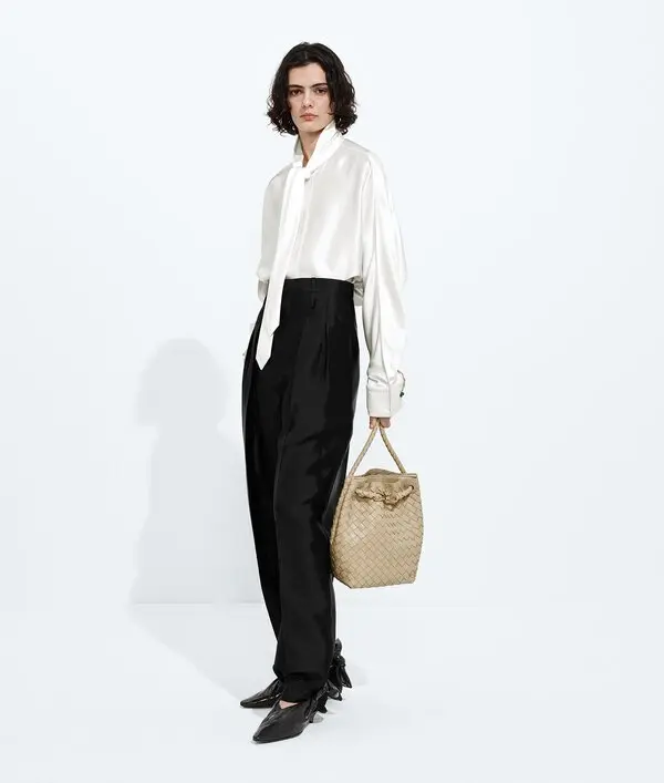 Bottega Veneta Small Intrecciato Leather Bucket Bag - Ecru