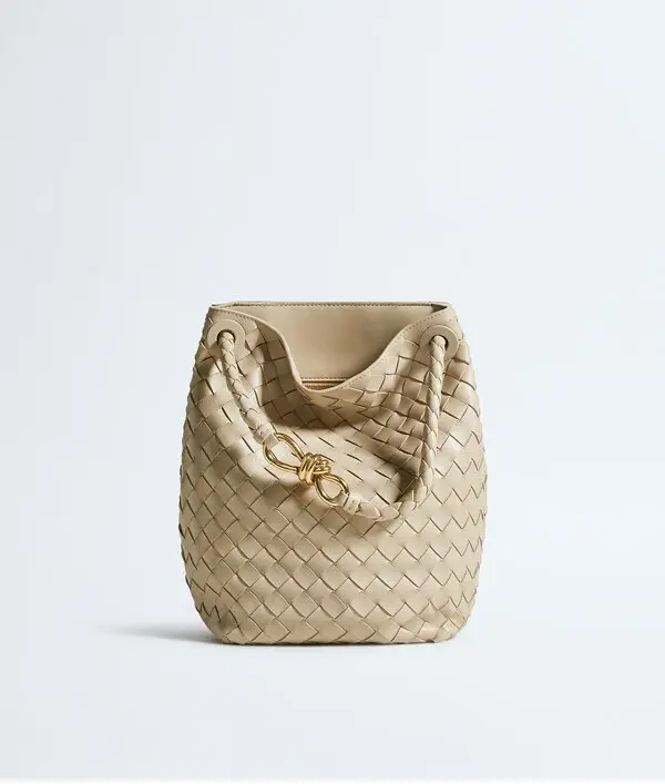Bottega Veneta Small Intrecciato Leather Bucket Bag - Ecru