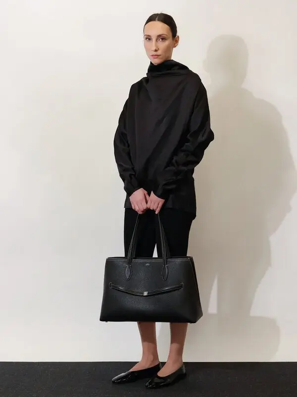 TOTEME Leather Shoulder Bag With Logo - Black