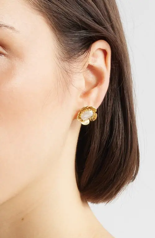 KIARA BY KI-ELE Jasmine Pearl Flower Stud Earrings