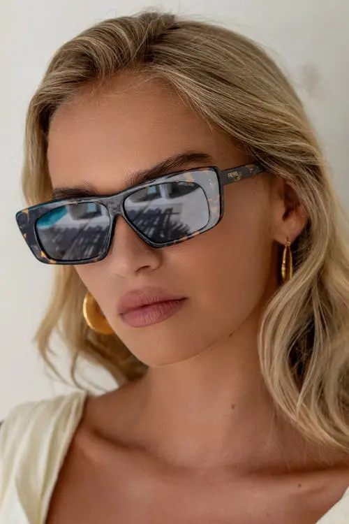 FREYRS EYEWEAR Lexi Cat Eye Sunglasses - Tortoise/gray