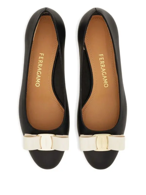 FERRAGAMO Vara Leather Pumps - Black