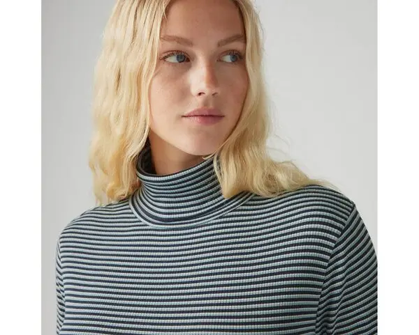 LEVI'S Dreamy Turtleneck Top