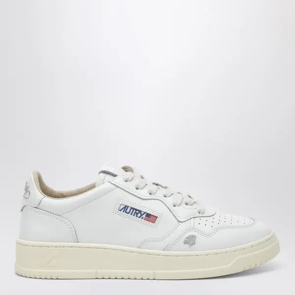 AUTRY Medalist Low Sneakers In Leather With Shell Detail - White