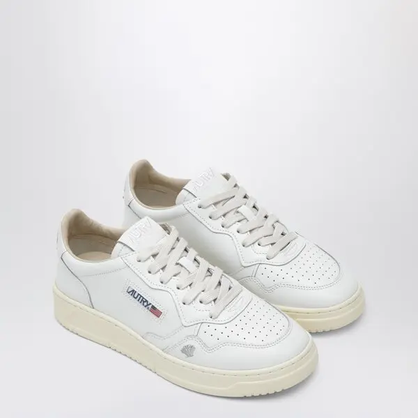 AUTRY Medalist Low Sneakers With Shell Detail - White