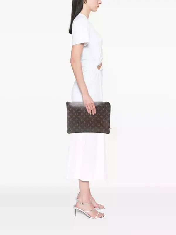LOUIS VUITTON 2017 Monogram Etui Voyage Mm - Brown