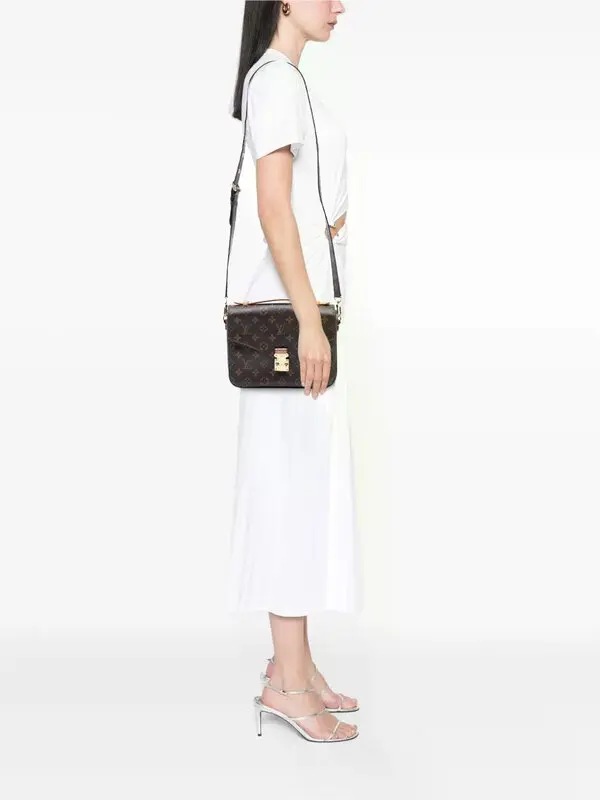 LOUIS VUITTON 2019 Monogram Pochette Metis - Brown