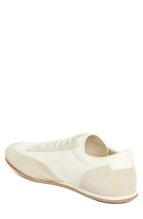 COMMON PROJECTS Minimal Runner Leather Sneakers