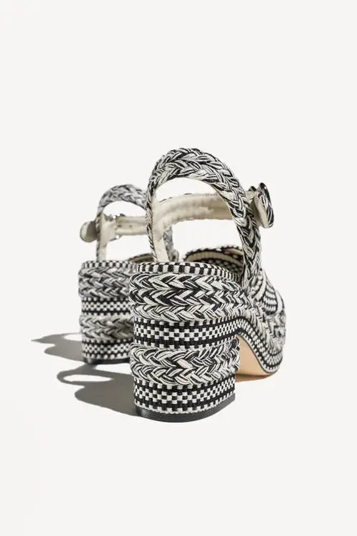AMAMBAIH Gala Platform Sandals